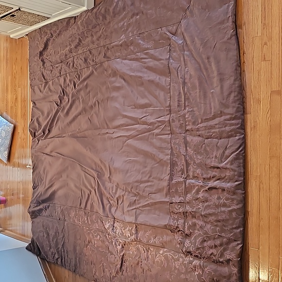 Full/Queen comforter beding set- monotone brown classic print